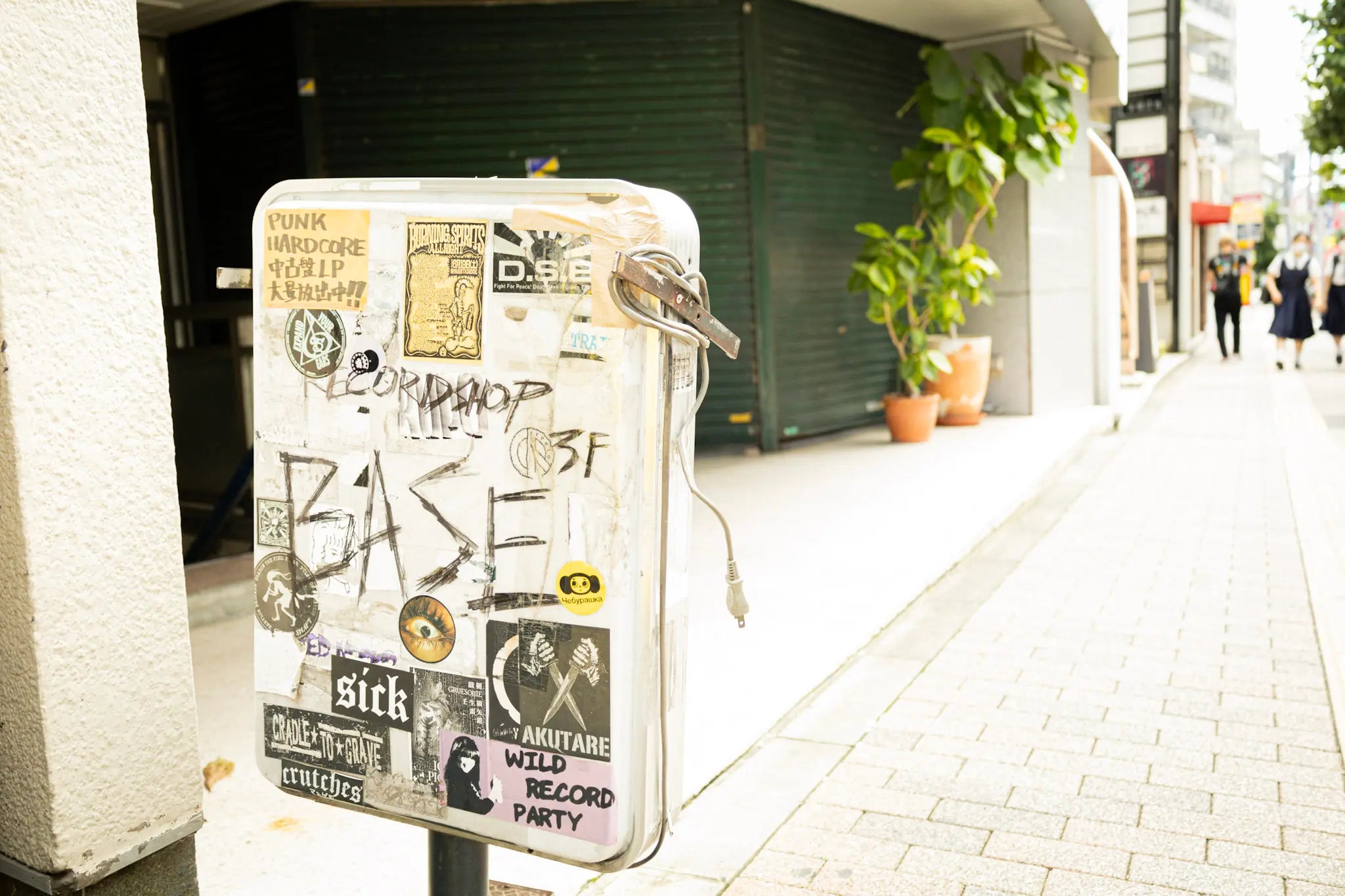 Record Shop BASE – ELLA ONLINE